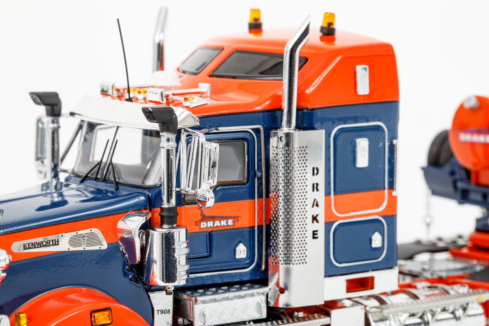 How is a Drake Collectible diecast replica made? - Drake Group